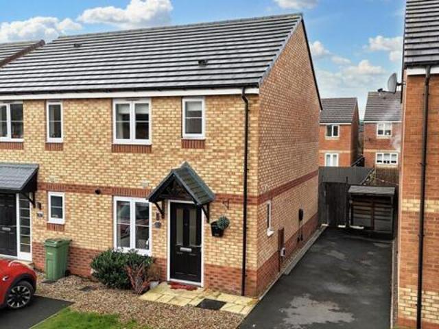 3 Bedroom House Stafford Staffordshire 99237213