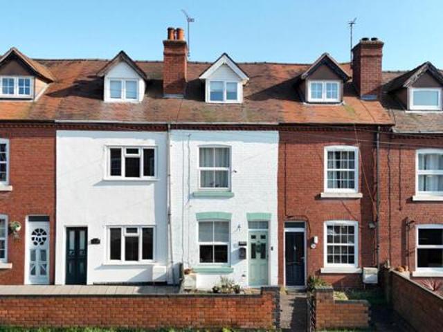 3 Bedroom House Staffordshire Staffordshire LS100158579