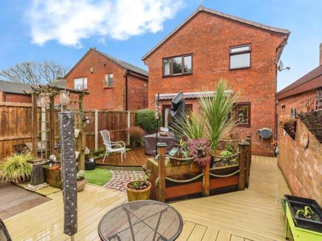 3 Bedroom House Staffordshire Staffordshire LS100426398