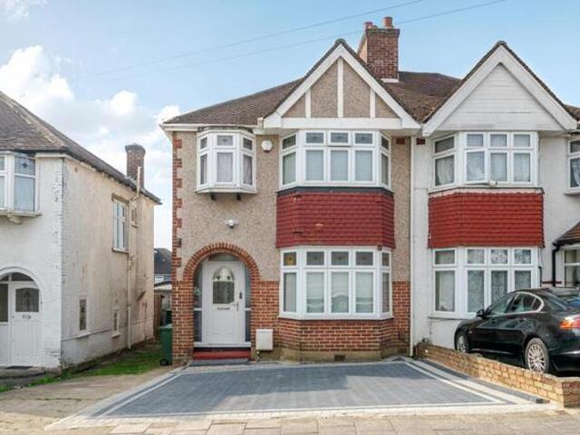3 Bedroom House Stanmore Greater London 98233216