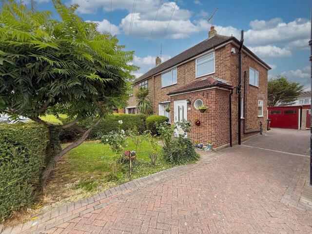 3 Bedroom House Stanford Thurrock LS100615222