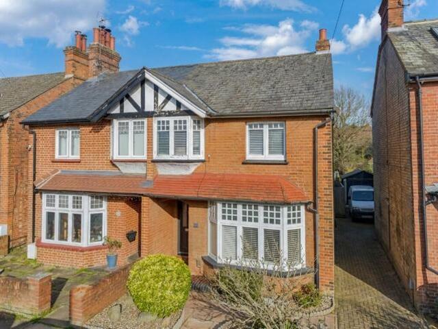 3 Bedroom House Stevenage Hertfordshire 100786979