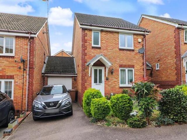 3 Bedroom House Stevenage Hertfordshire 101931645