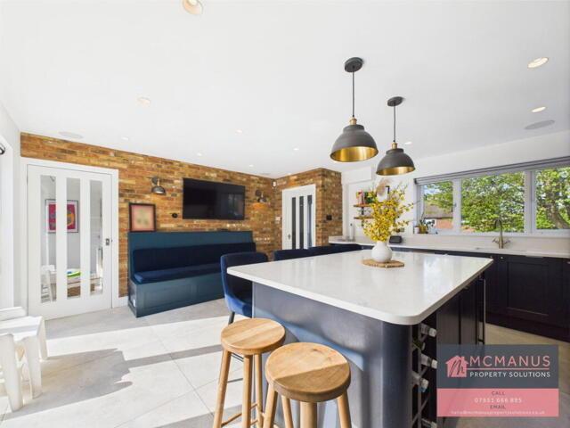 3 Bedroom House Stevenage Hertfordshire LS100342912