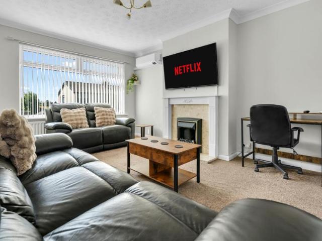 3 Bedroom House Stockton Stockton 103922541