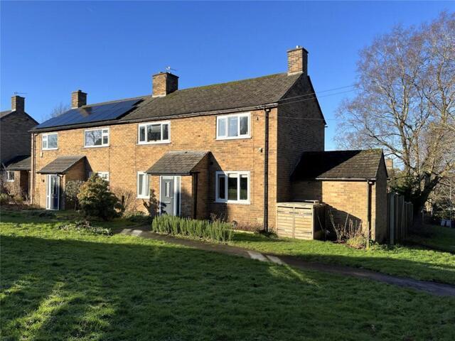 3 Bedroom House Stockport Cheshire East 98718245