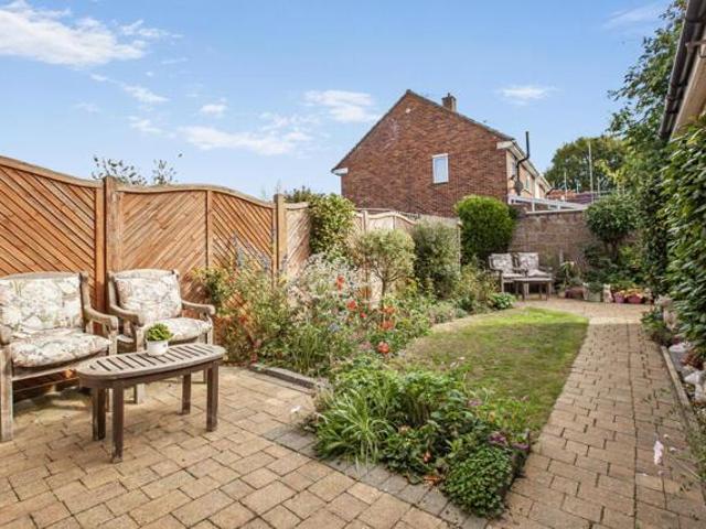 3 Bedroom House Stoke Poges Slough LS99029332