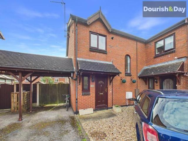3 Bedroom House Stone Staffordshire 101231728
