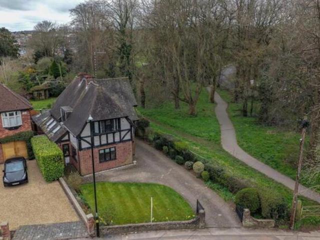 3 Bedroom House Stoneleigh Coventry 101675264