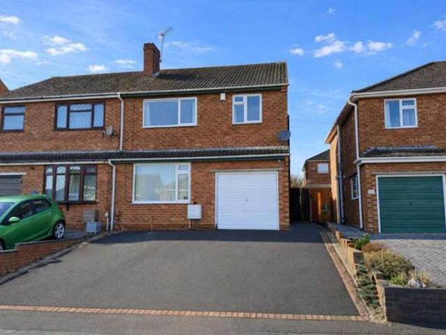 3 Bedroom House Stourbridge Dudley 99895619