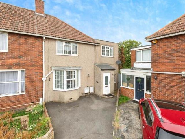 3 Bedroom House Sutton Greater London LS98648969
