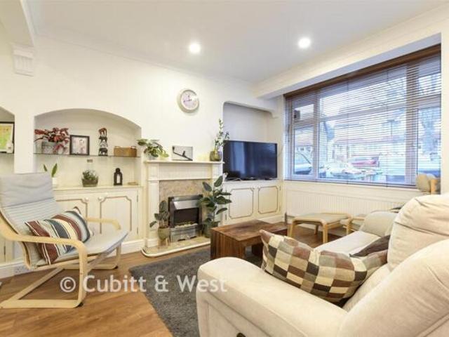 3 Bedroom House Sutton West Sussex 98864697