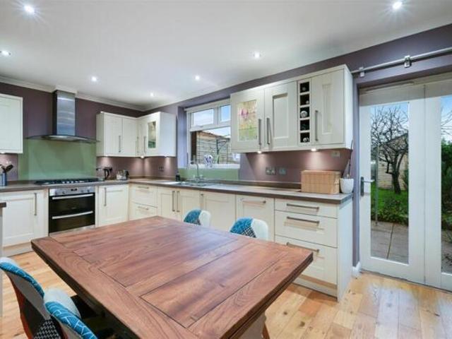 3 Bedroom House Surrey Great London 98377542