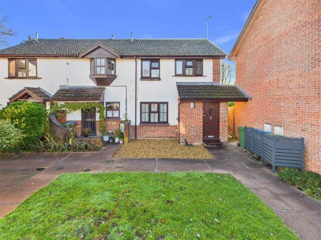 3 Bedroom House Surrey Great London 99029169