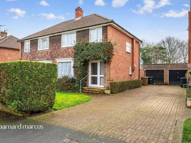 3 Bedroom House Surrey Great London 100456820