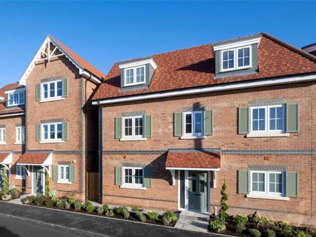 3 Bedroom House Surrey Great London 100578802