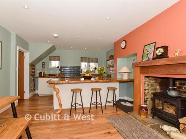 3 Bedroom House Surrey Great London 101797098