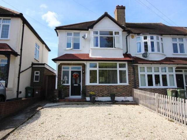 3 Bedroom House Surrey Greater London LS101678570