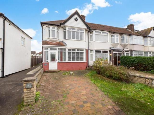 3 Bedroom House Surrey Greater London LS99840291