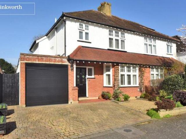 3 Bedroom House Surrey Greater London LS99952324
