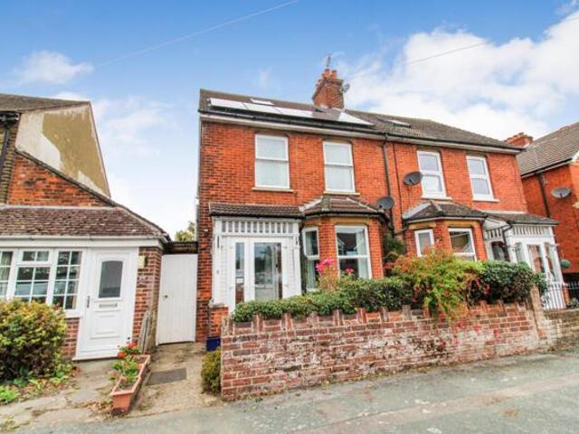 3 Bedroom House Surrey Hampshire 98119090
