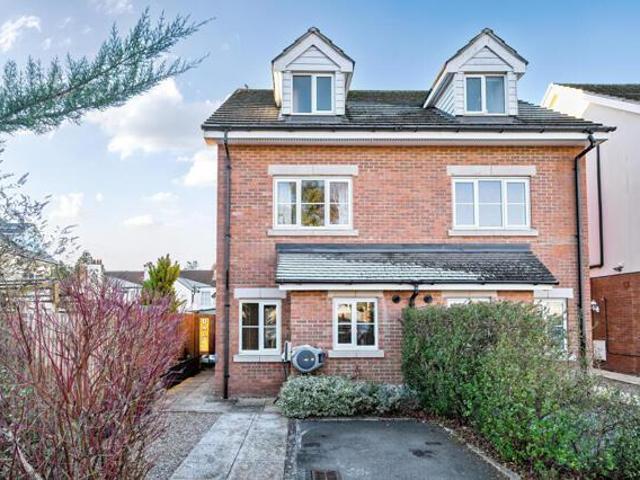 3 Bedroom House Surrey Hampshire 98119184