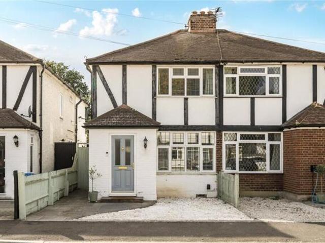 3 Bedroom House Surrey Surrey 98477704