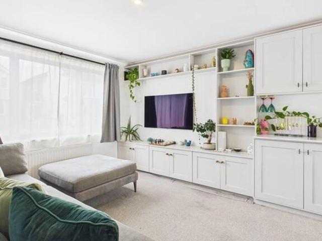 3 Bedroom House Surrey Surrey 98687877