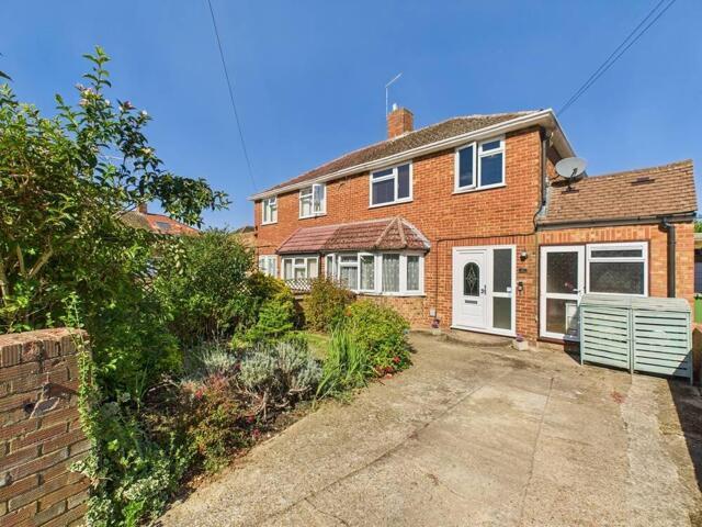 3 Bedroom House Surrey Surrey 98864829