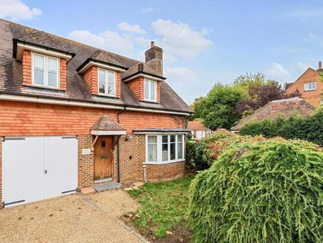 3 Bedroom House Surrey Surrey 98834391