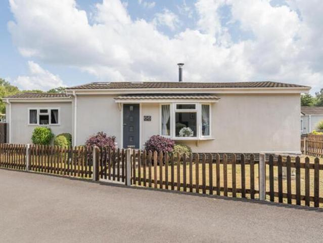 3 Bedroom House Surrey Surrey 99840569