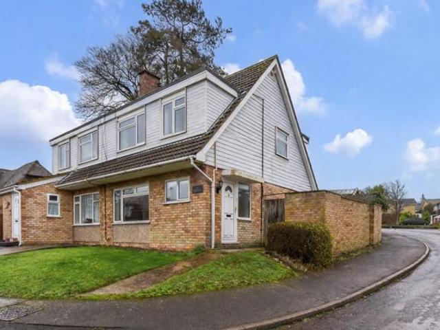 3 Bedroom House Surrey Surrey 99926404
