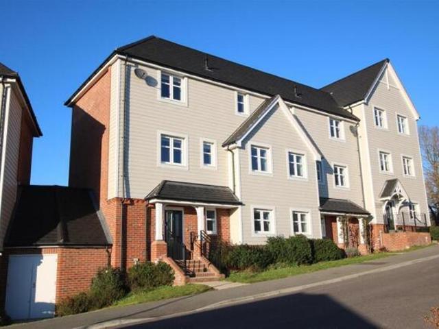 3 Bedroom House Surrey Surrey 100456442
