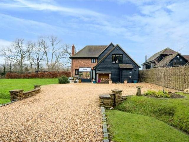 3 Bedroom House Surrey Surrey 100614942