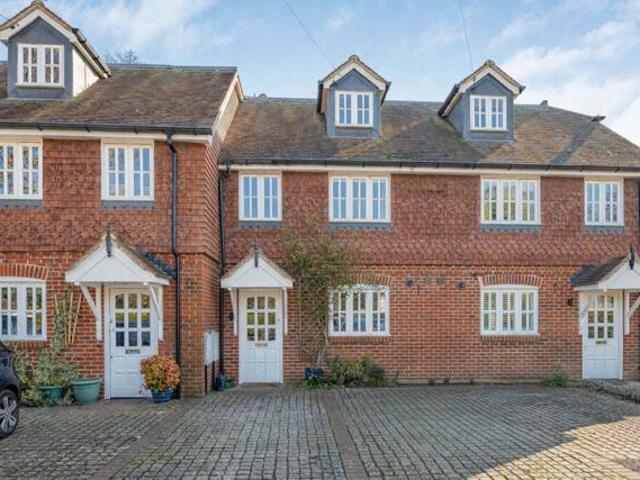 3 Bedroom House Surrey Surrey 101678143