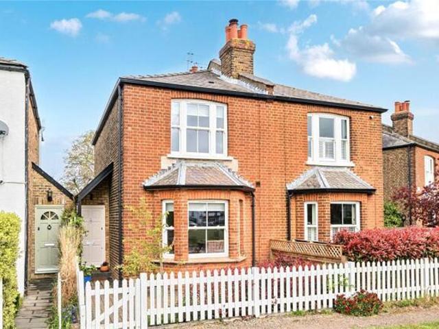 3 Bedroom House Surrey Surrey 101796871
