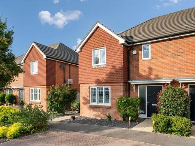 3 Bedroom House Surrey Surrey 101955283