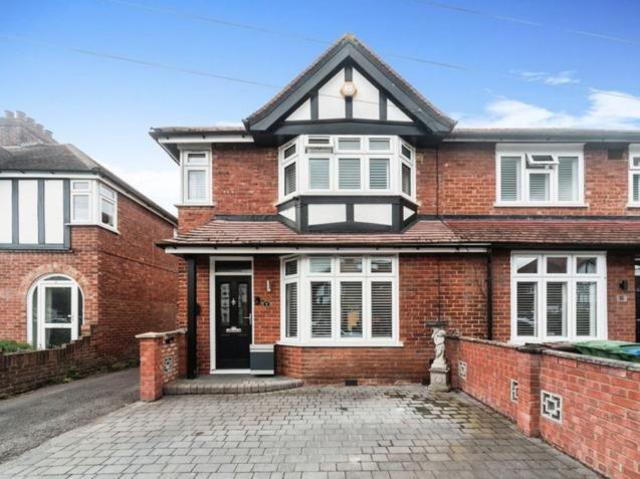 3 Bedroom House Surrey Surrey 101059924