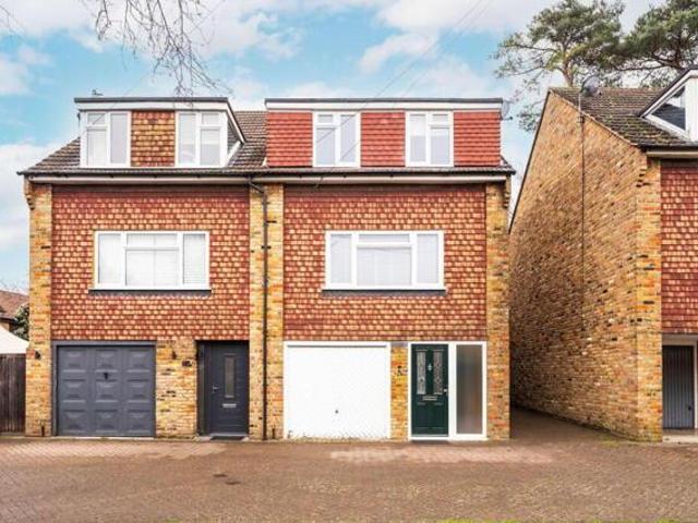 3 Bedroom House Surrey Surrey 101231707