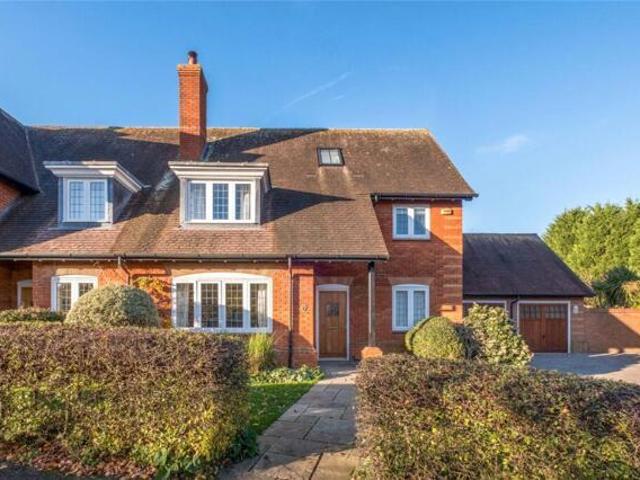3 Bedroom House Surrey Surrey 101231736