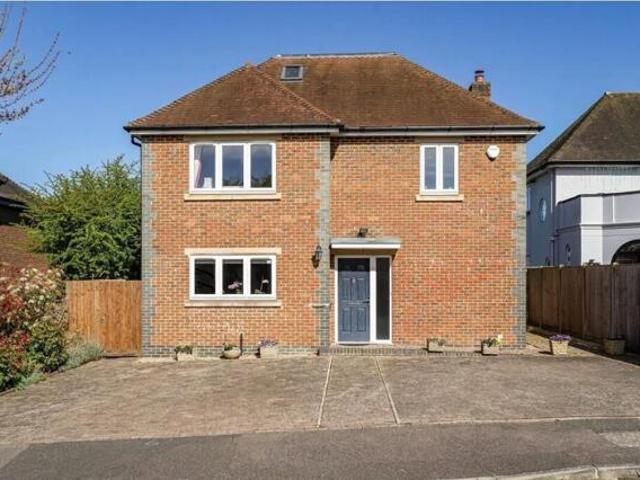 3 Bedroom House Surrey Surrey 101231900