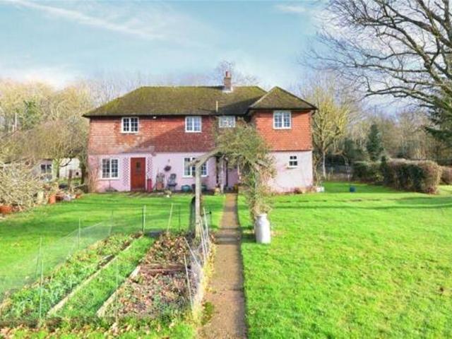 3 Bedroom House Surrey Surrey LS100540979