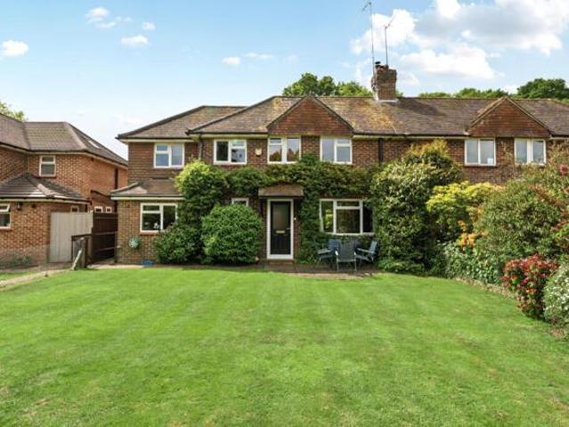 3 Bedroom House Surrey Surrey LS100540984