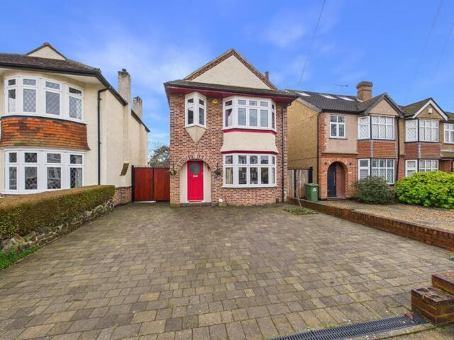 3 Bedroom House Surrey Surrey LS99029371