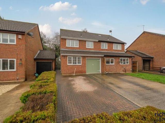 3 Bedroom House Swindon Swindon LS100648631