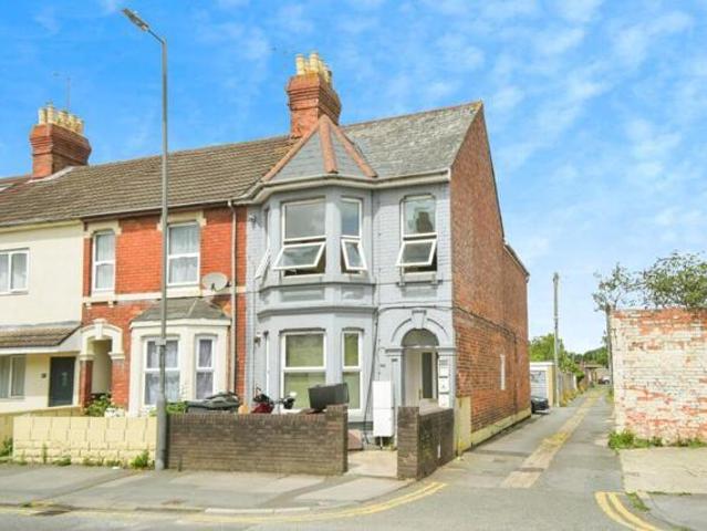 3 Bedroom House Swindon Swindon LS100648974