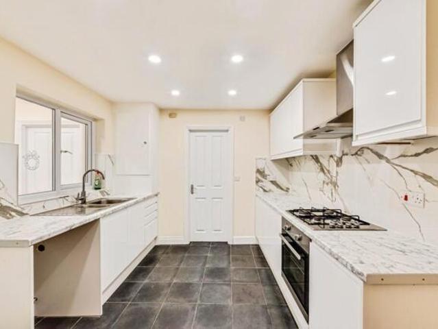 3 Bedroom House Swindon Swindon LS101678608
