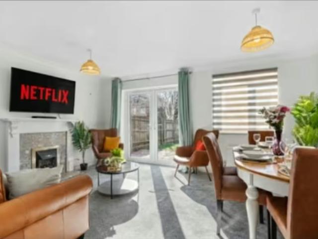 3 Bedroom House Swindon Swindon LS97052570