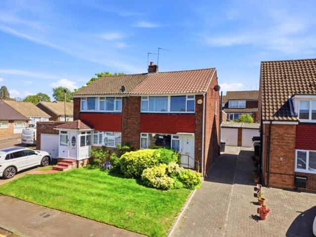 3 Bedroom House Potters Bar Hertfordshire 101996098