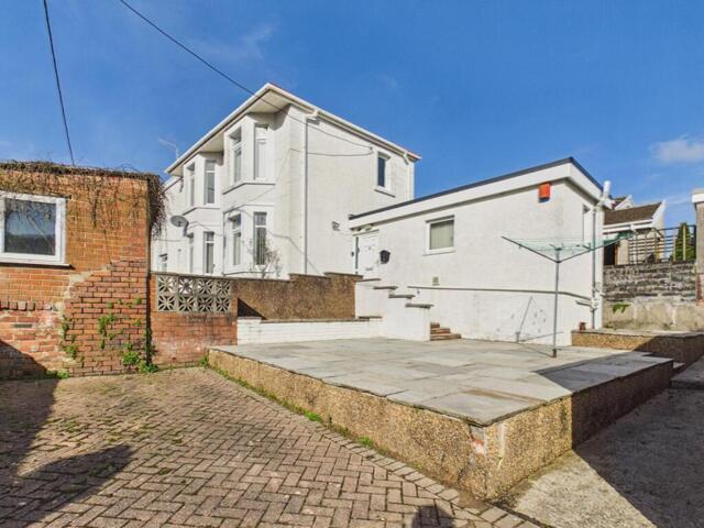 3 Bedroom House Pontardawe Pontardawe LS100917489